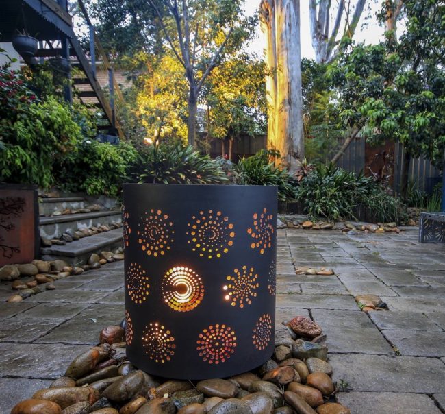 Medium Round Spiral pattern - Iron Bark Metal Design