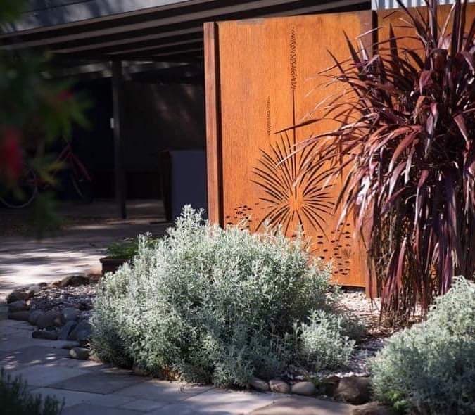 Xanthorrea Privacy Screen in Natural Rust - Iron Bark Metal Design