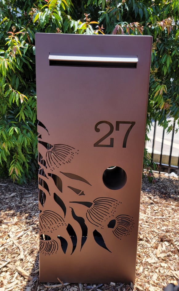 Medium LB Gumleaf Cascade - Sable Corten - Iron Bark Metal Design