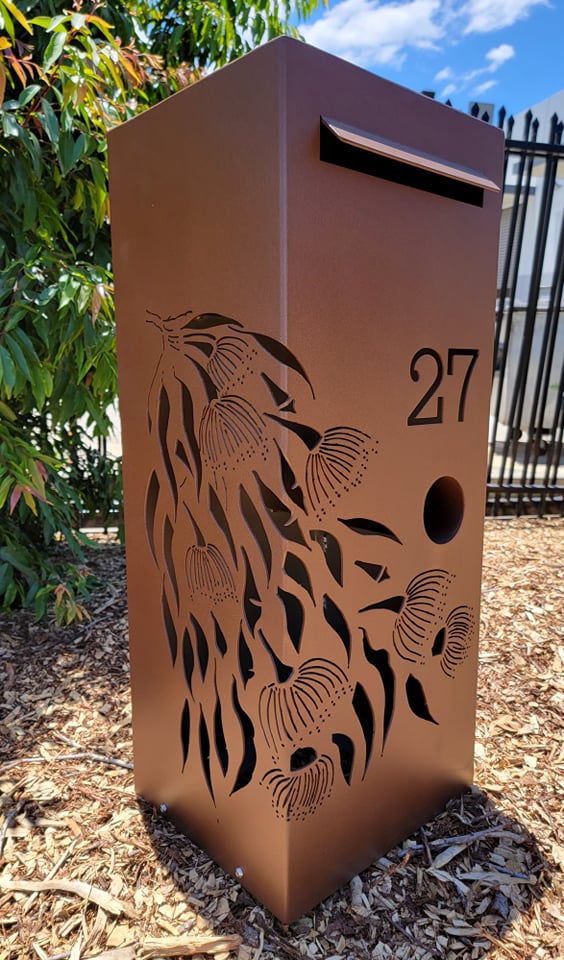 Medium LB Gumleaf Cascade - Sable Corten side view - Iron Bark Metal Design